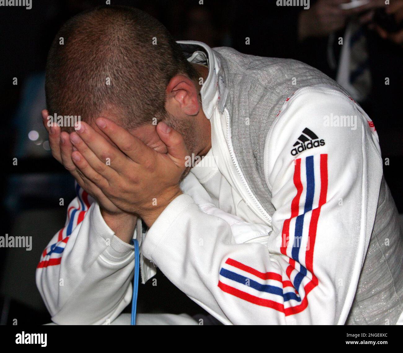 Fencer Jonathan Tiomkin from the USA reacts after his team lost the ...