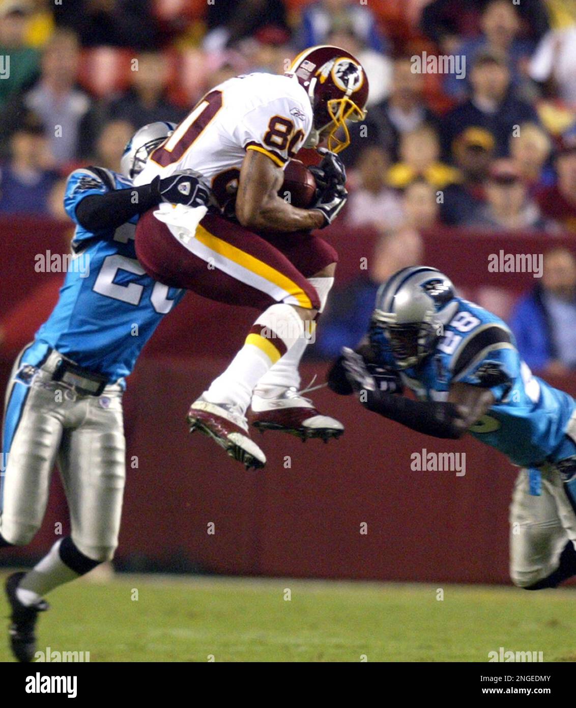 Washington Redskins wide reciever Laveranues Coles catches a pass over ...