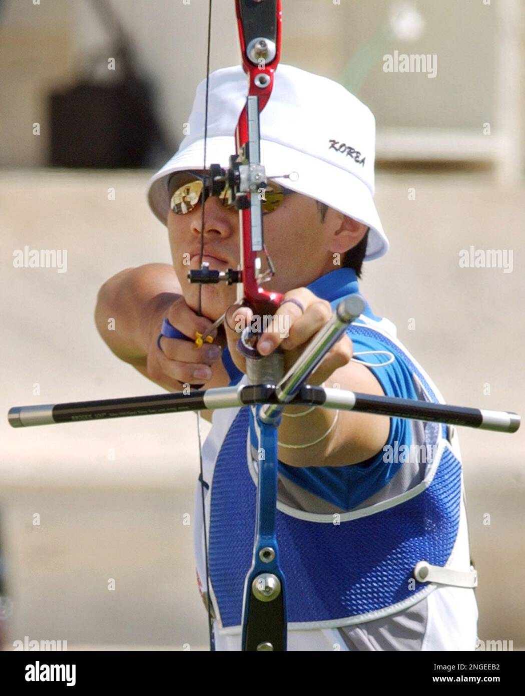 Korea's Im Dong Hyun, the current world record holder, takes aim during ...