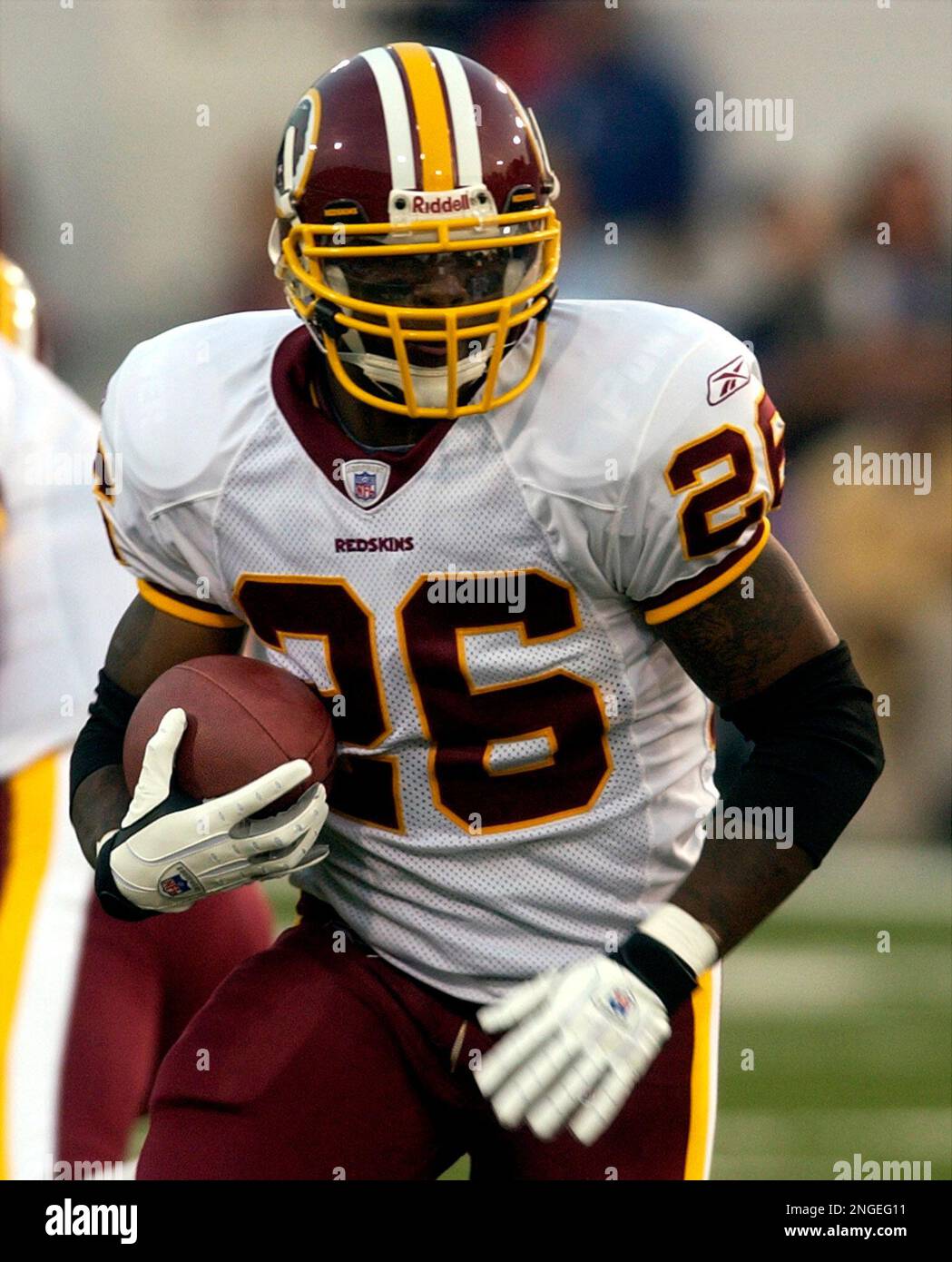 Washington Redskins' Clinton Portis (26) runs for yardage against the ...