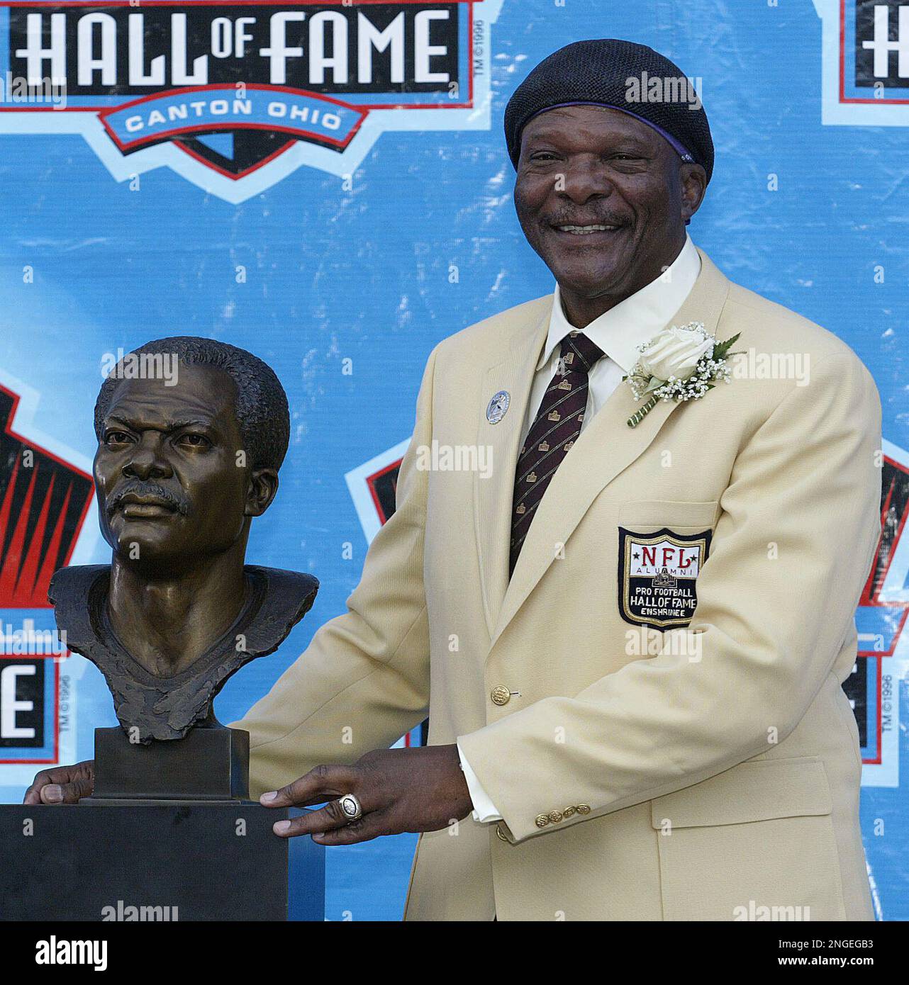 Carl Eller poses with his bust after his induction into the Pro ...
