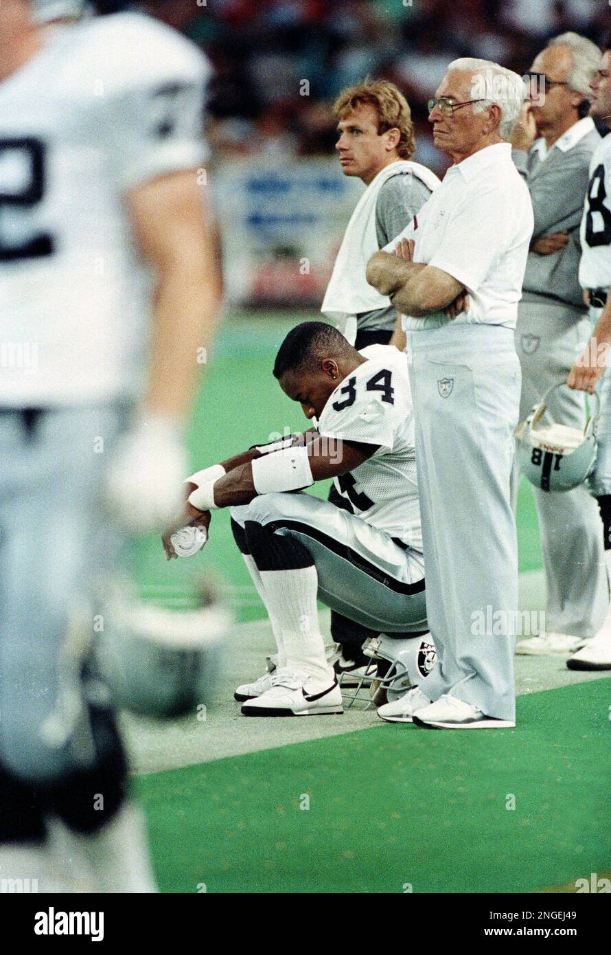Los Angeles Raiders running back Bo Jackson with his head down Sunday ...