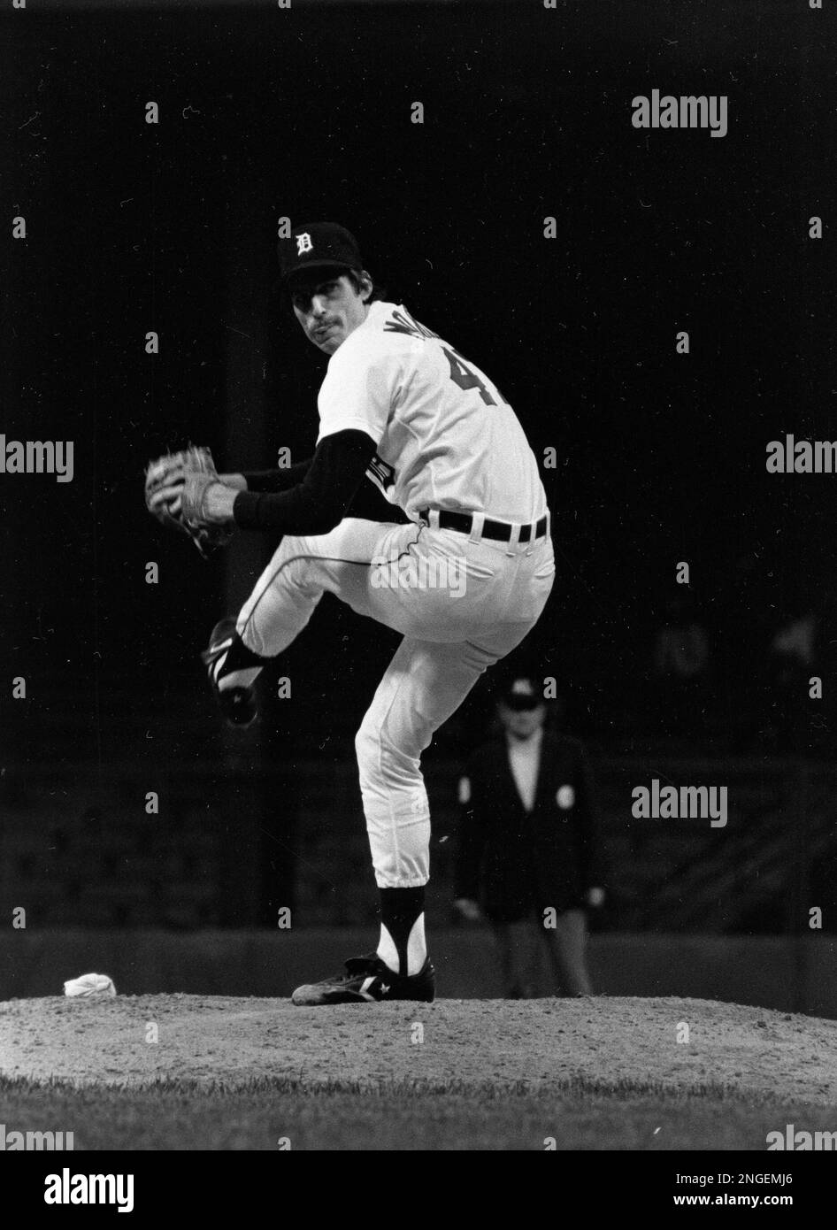 Detroit Tigers pitcher Jack Morris delivers a pitch against the Oakland ...