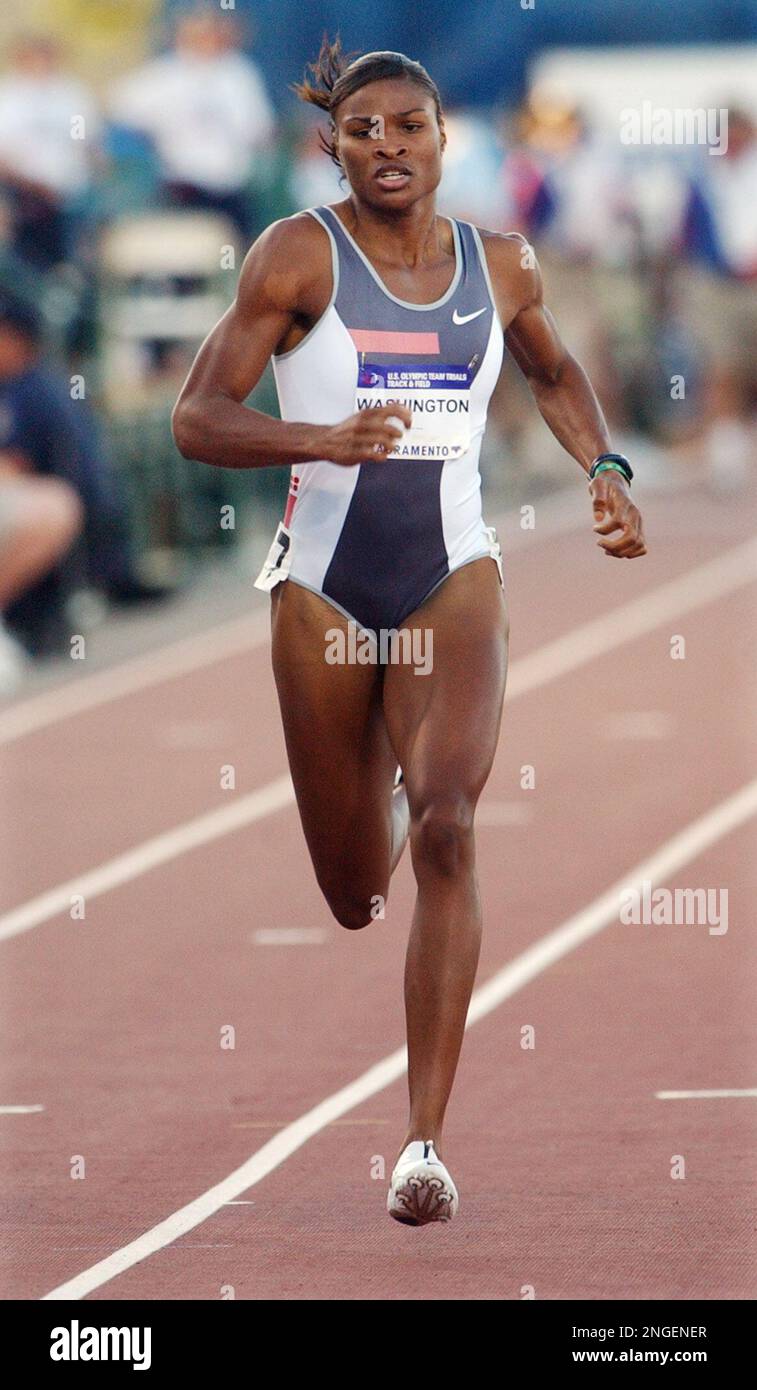 Demetria Washington races to a first place finish in the women's 400 ...