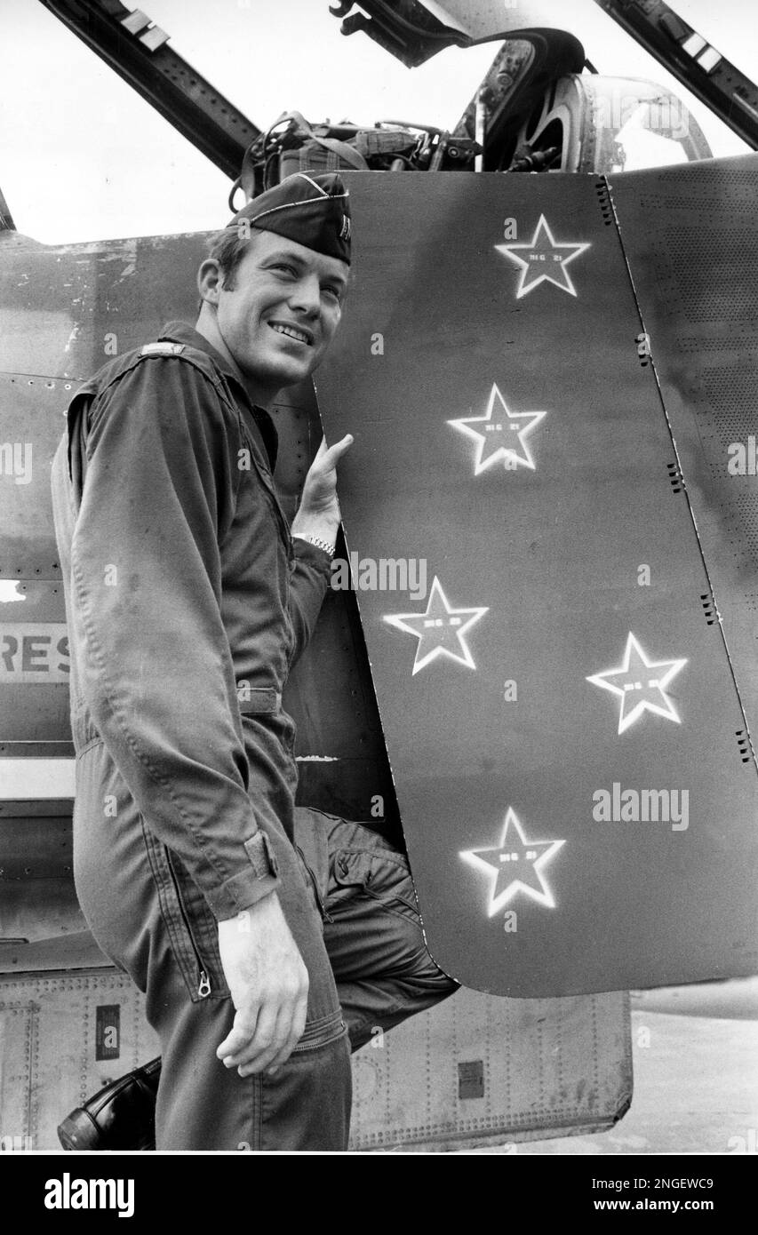 U.S. Air Force Capt. Steve Ritchie, 30, of Reidsville, N.C., the Air ...