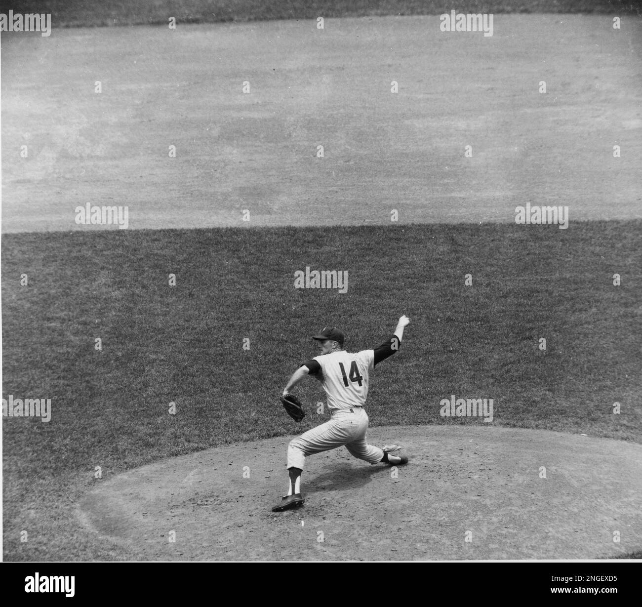Jim Bunning (14) of the Philadelphia Phillies pitches a perfect game ...