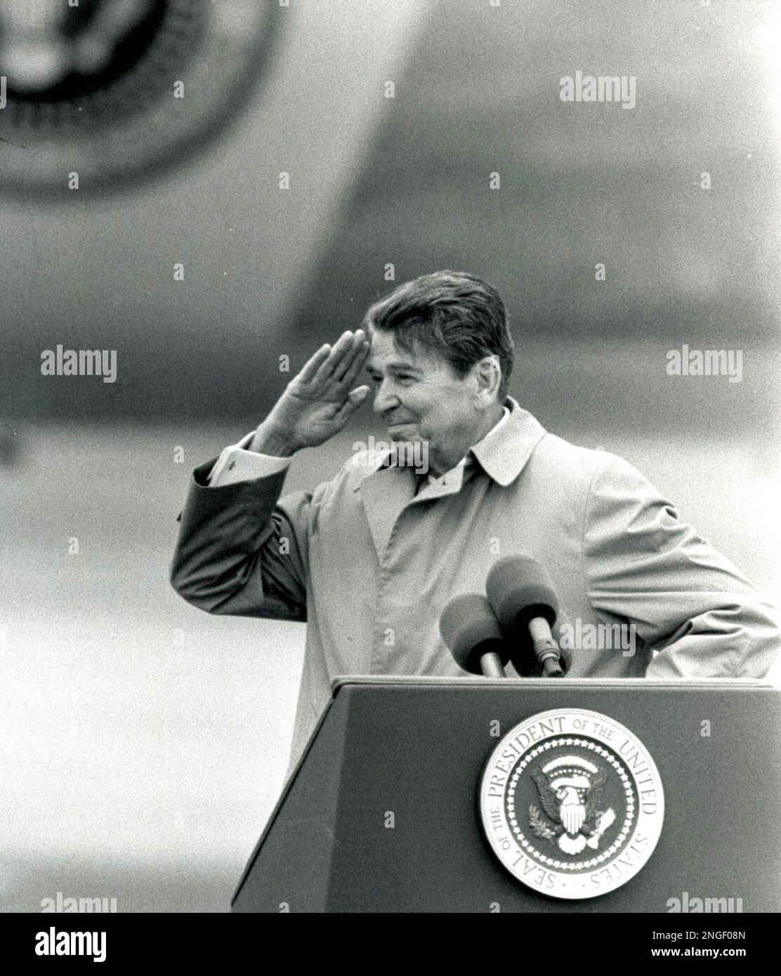 U.S. President Ronald Reagan salutes when saying good-bye to U.S. and ...