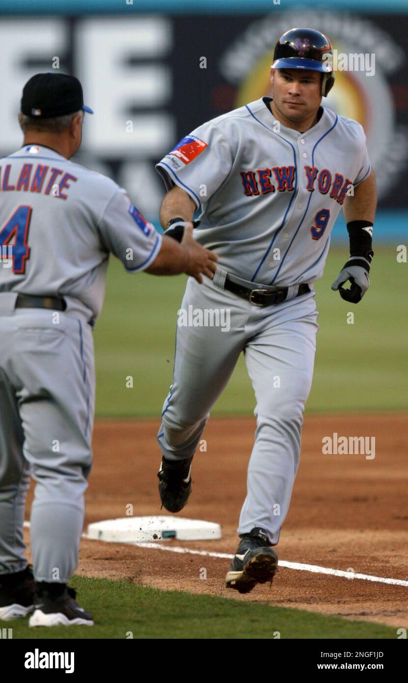 New York Mets' Ty Wigginton, right, is congratulated by third base ...