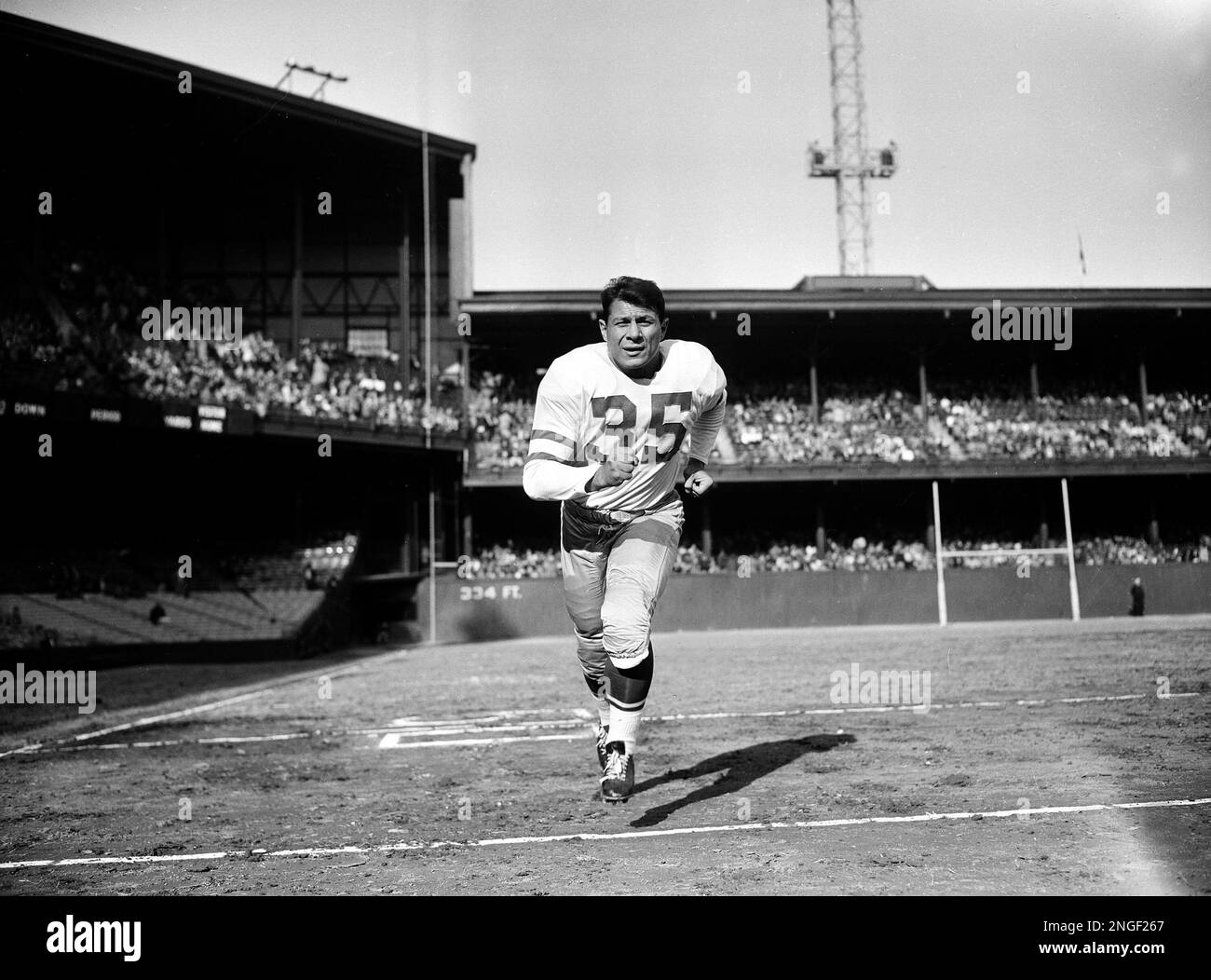 Philadelphia Eagles end Pete Pihos (35) is shown in an action pose in ...