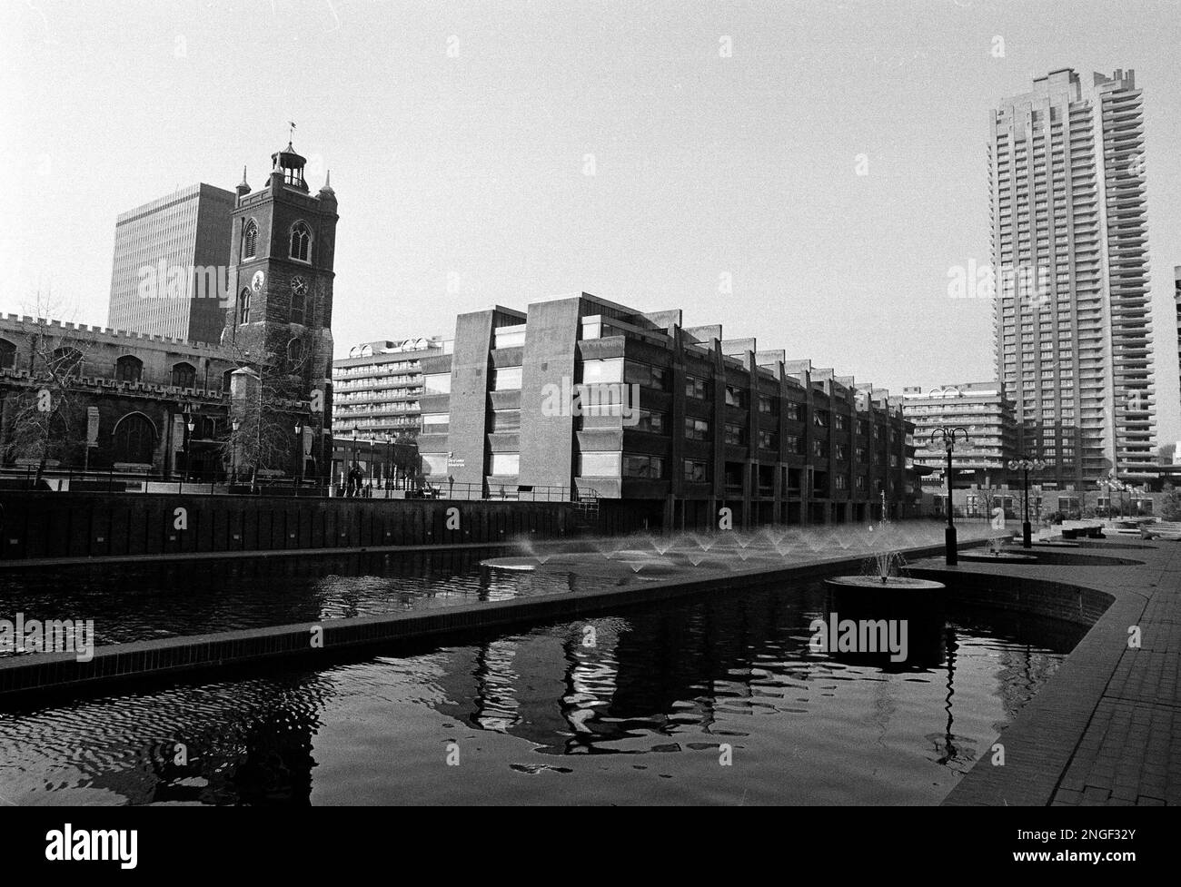 St. Giles Church Cripplegate, left, where Oliver Cromwell was married ...