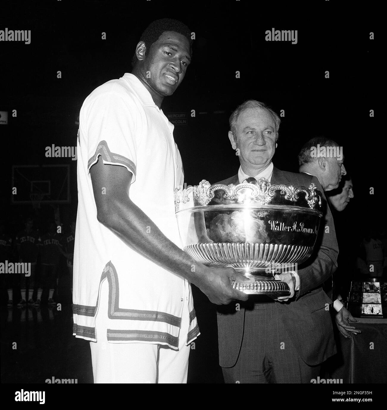 Willis Reed, left, team captain of the New York Knicks, holds the World ...