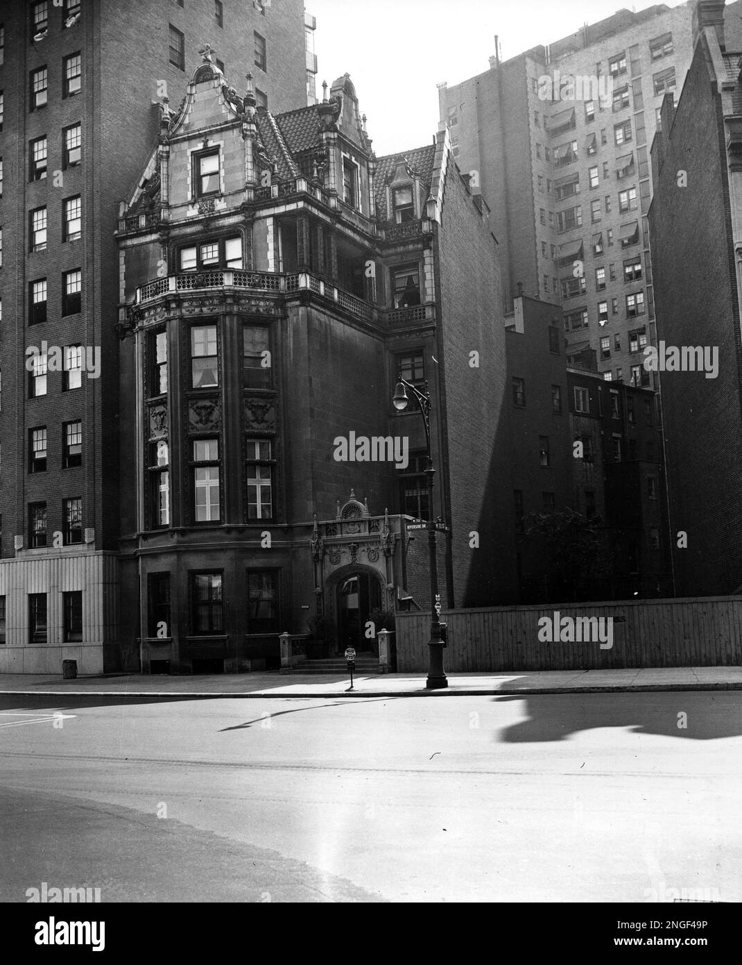 The home of the late William Guggenheim at 3 Riverside Drive at 72nd ...