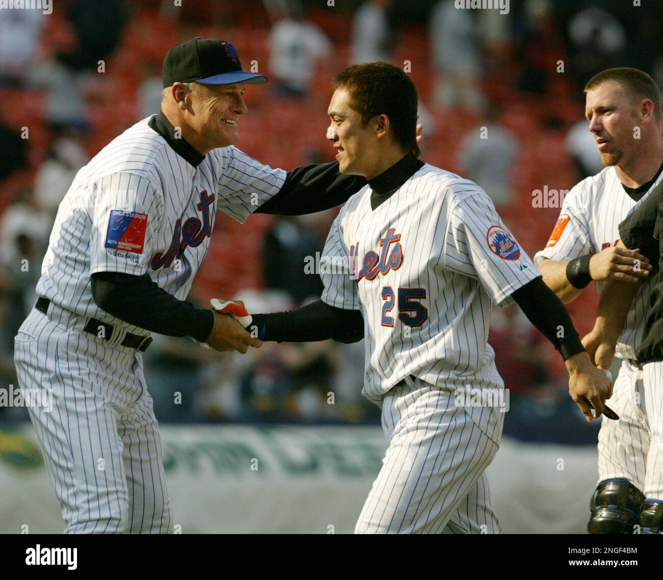 New York Mets manager Art Howe, left, congratulates Kazuo Matsui after ...