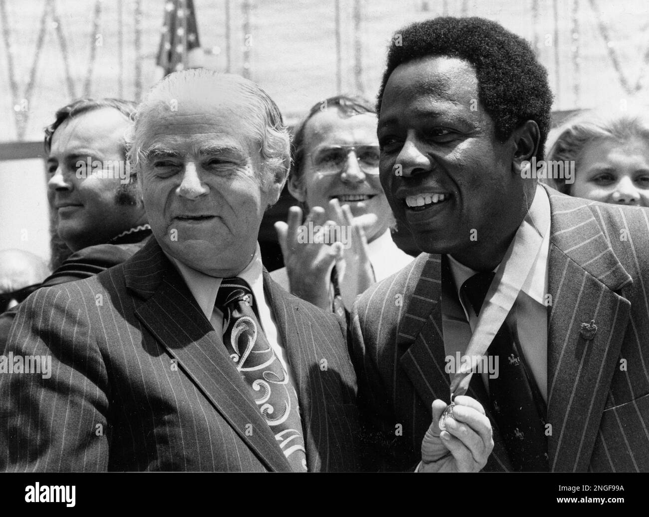 Atlanta Braves' Hank Aaron receives New York City's highest medal from ...