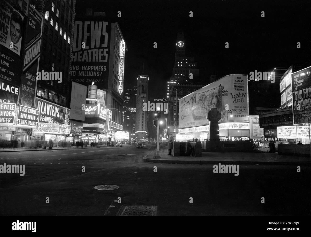 Looking toward the south from Duffy Square at 47th Street, along 7th ...