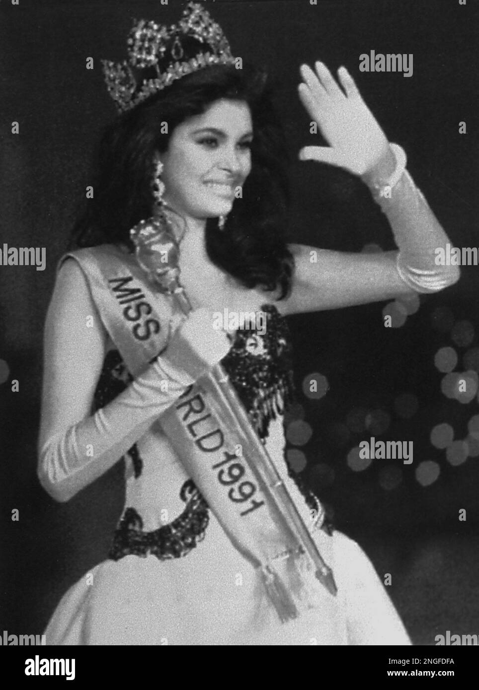 Miss Venezuela Nimbeth Beatriz Leal Jimenz wins the 1991 Miss World ...