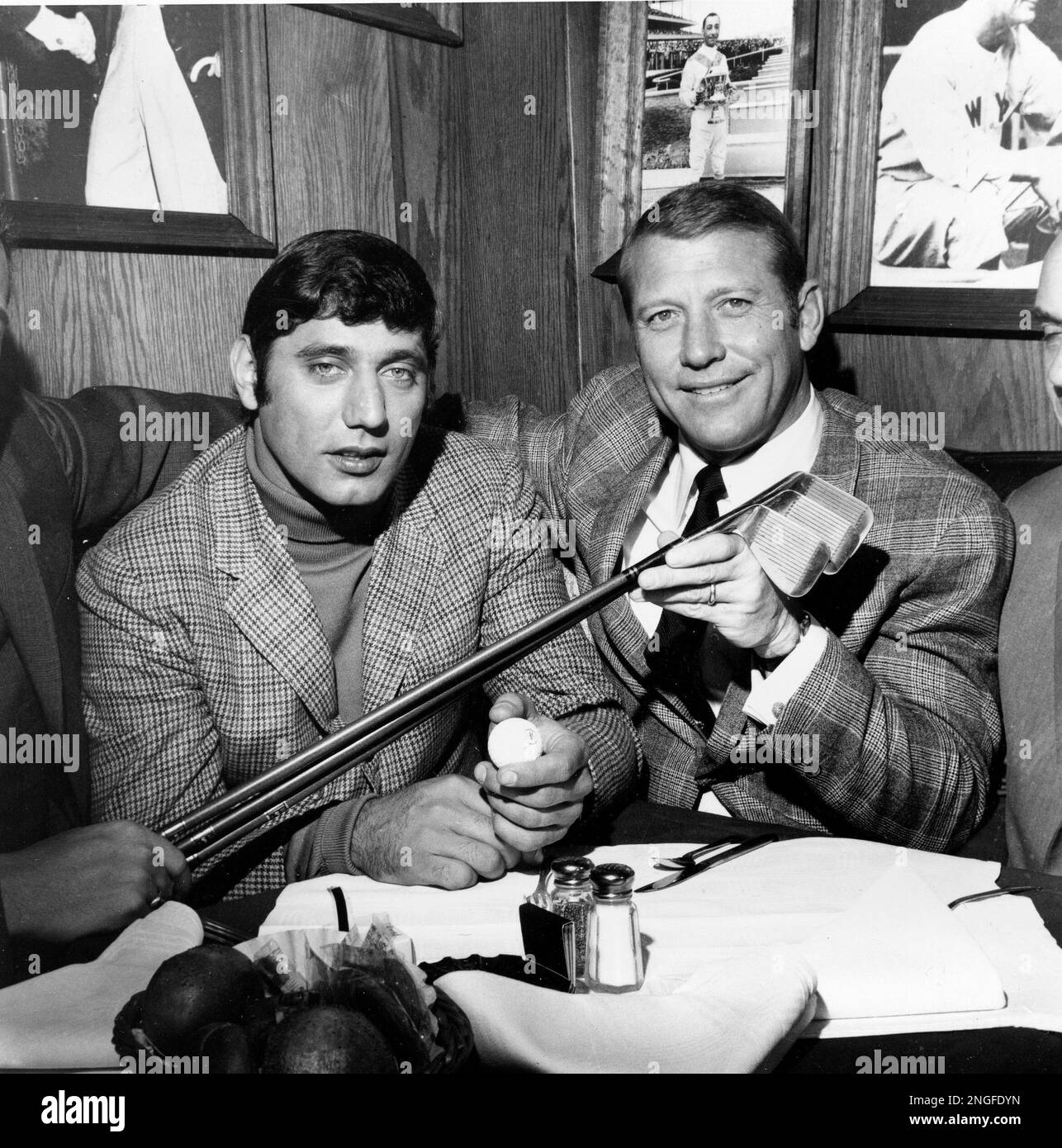 New York Jets quarterback Joe Namath, left, and former New York Yankees ...