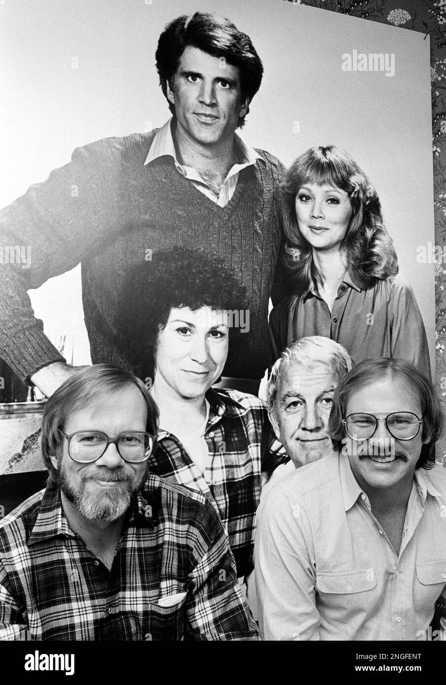 Les Charles, left, and his brother Glen Charles, creator and executive ...