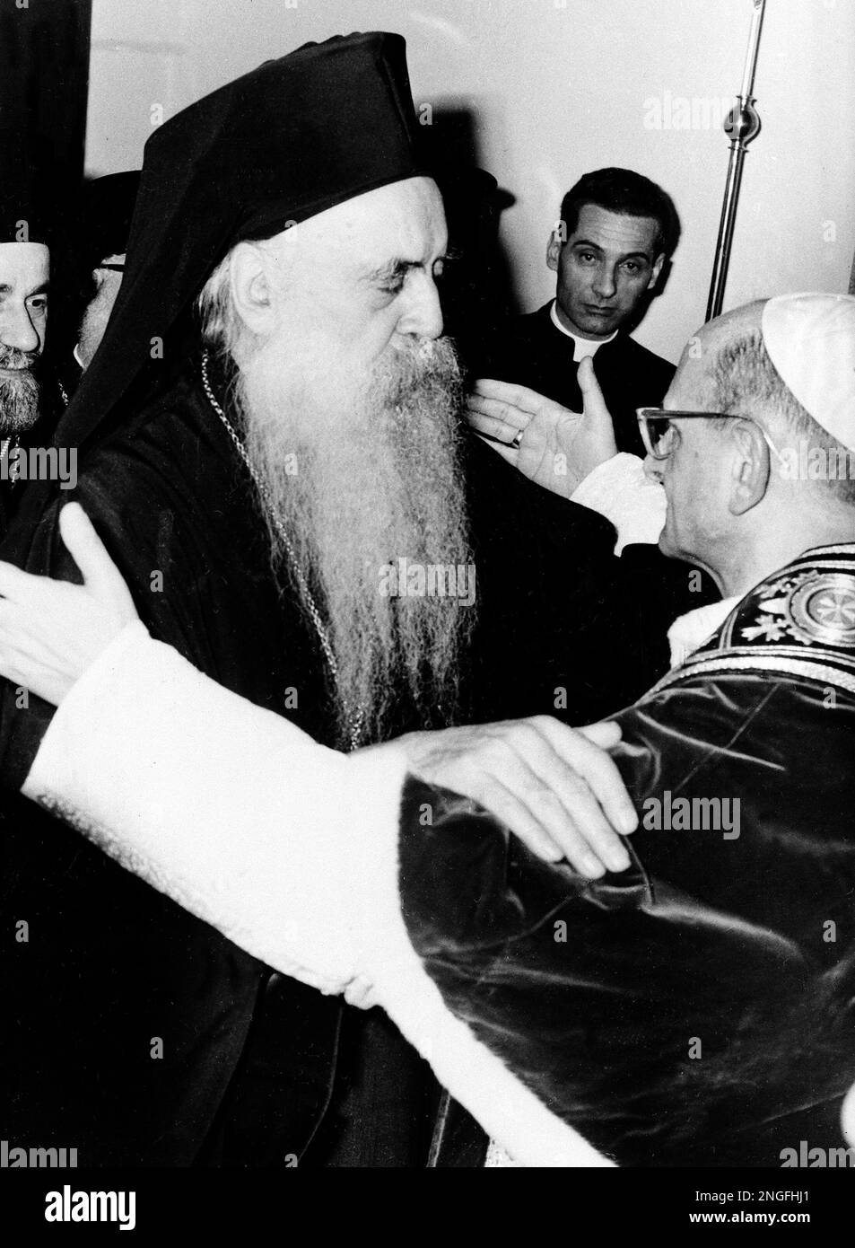 Pope Paul VI, right, and orthodox Patriarch Athenagoras of ...