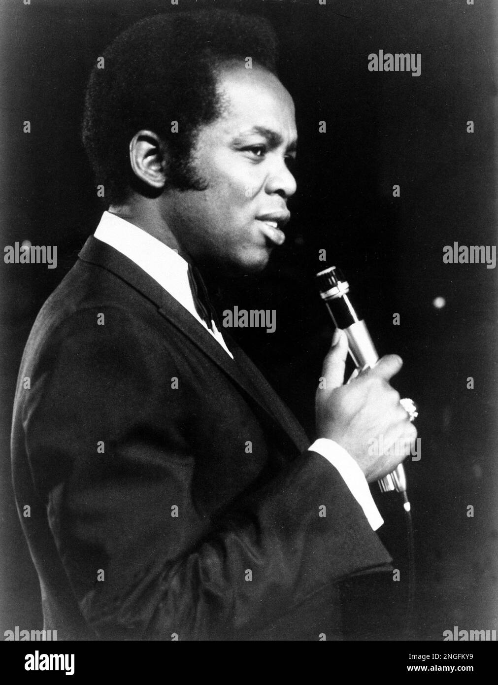 Singer Lou Rawls performs in Jan. 1971. (AP Photo Stock Photo - Alamy