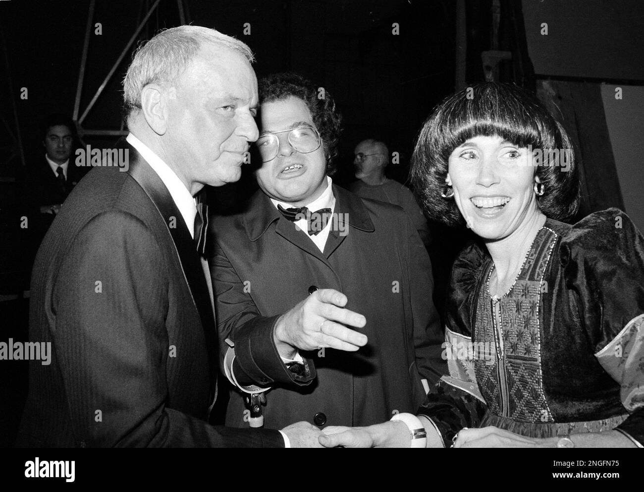 Concert violinist Itzhak Perlman, center, and his wife, Toby ...