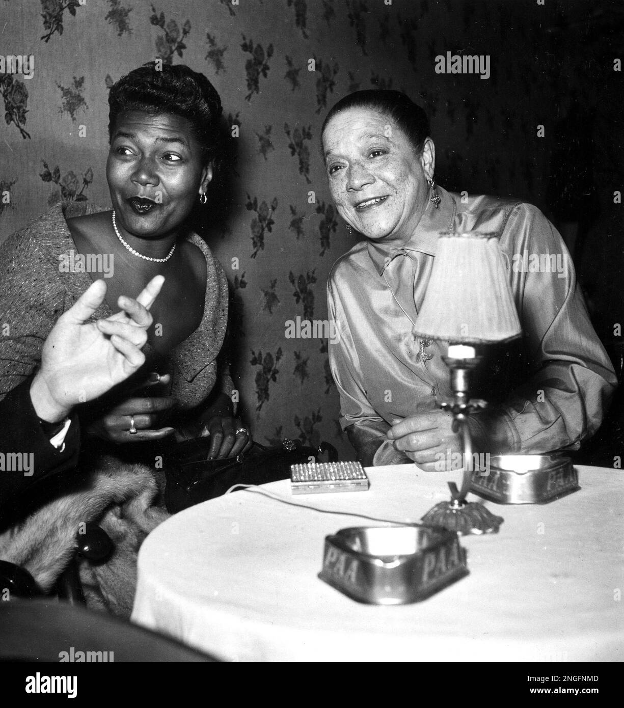 American actress Pearl Bailey, left, visits her friend American jazz ...