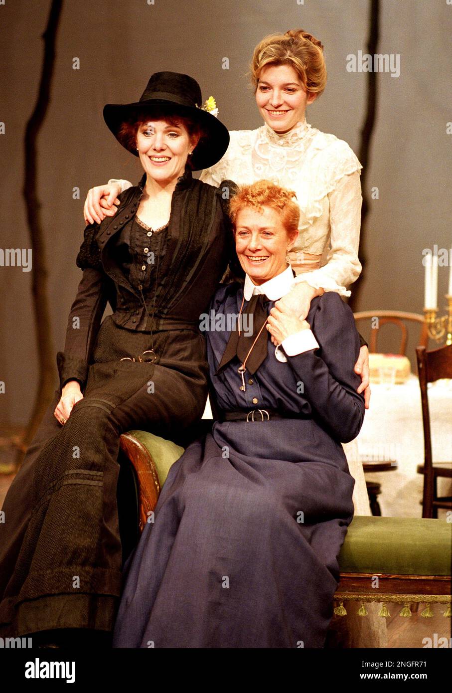 Vanessa Redgrave, bottom right, and Lynn Redgrave, left, pose with ...