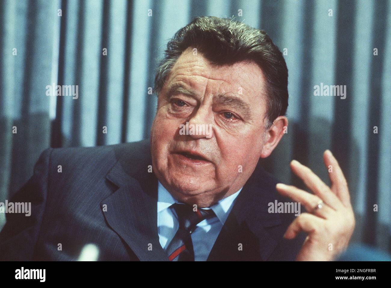 Unser AP-Foto zeigt den bayerischen Ministerpraesidenten Franz Josef ...