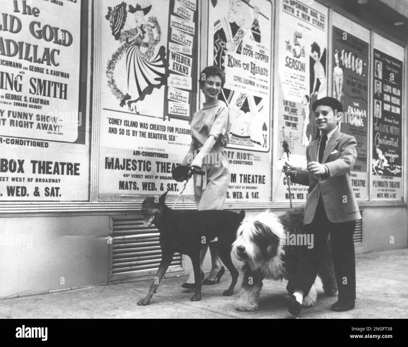 Cast members of "King Of Hearts" Cloris Leachman, left, Rex Thompson ...