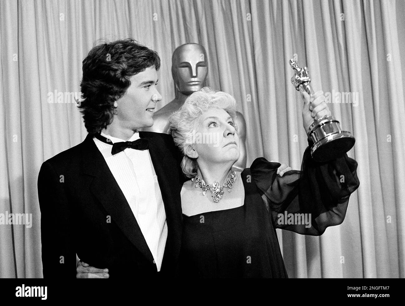 Maureen Stapleton holds her Oscar and poses with presenter Timothy ...