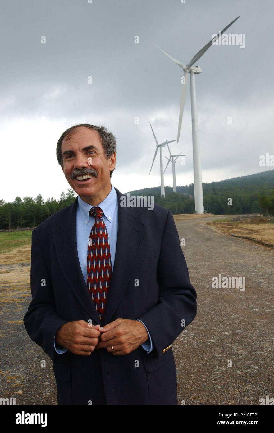 West Virginia Gov. Bob Wise smiles following the ribbon-cutting ...