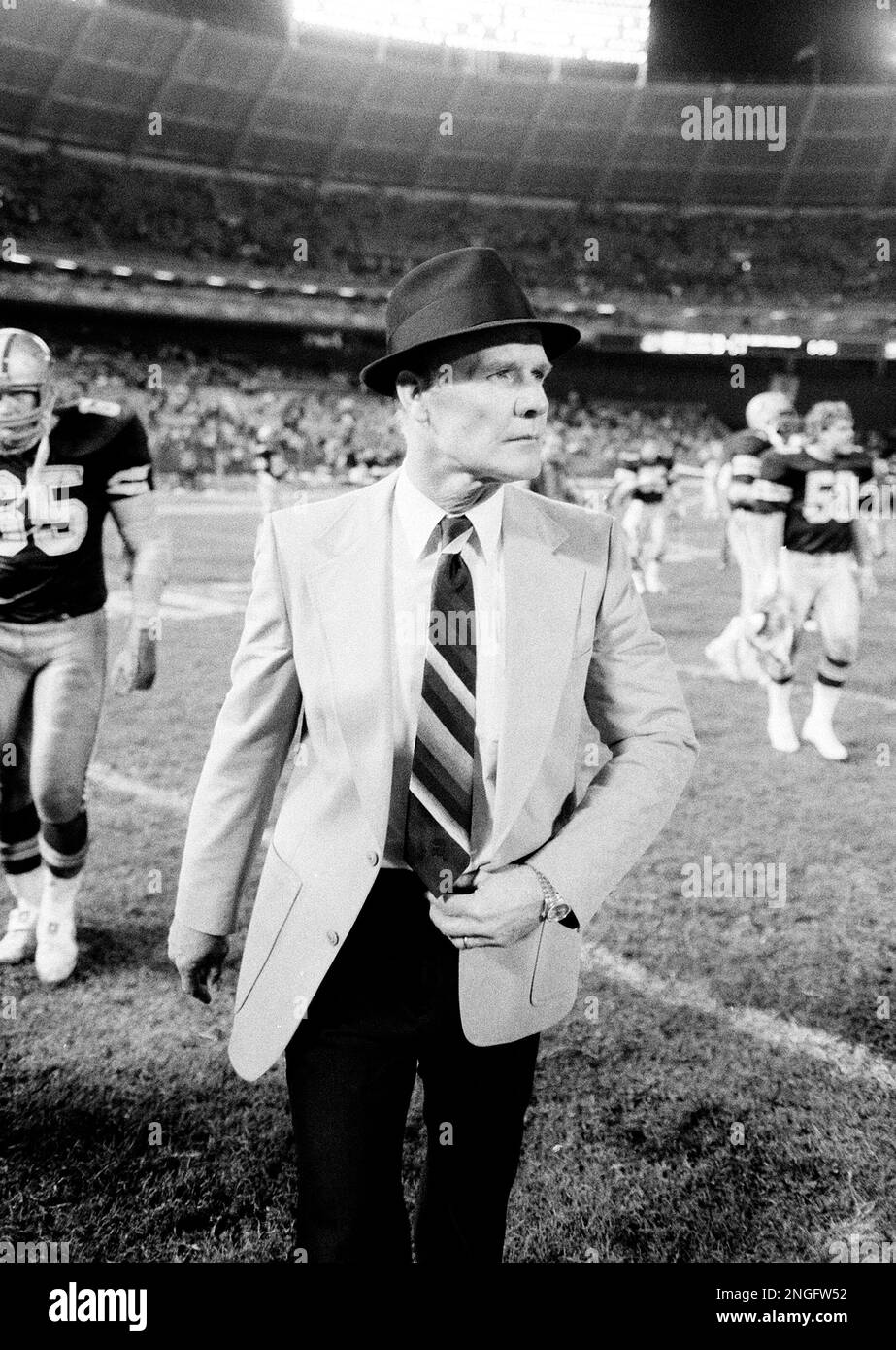 Dallas Cowboys head football coach Tom Landry walks off the field of ...