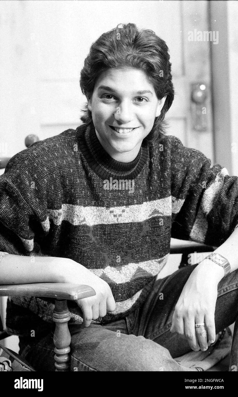 Actor Ralph Macchio is shown in New York City on Dec. 13, 1989. (AP ...