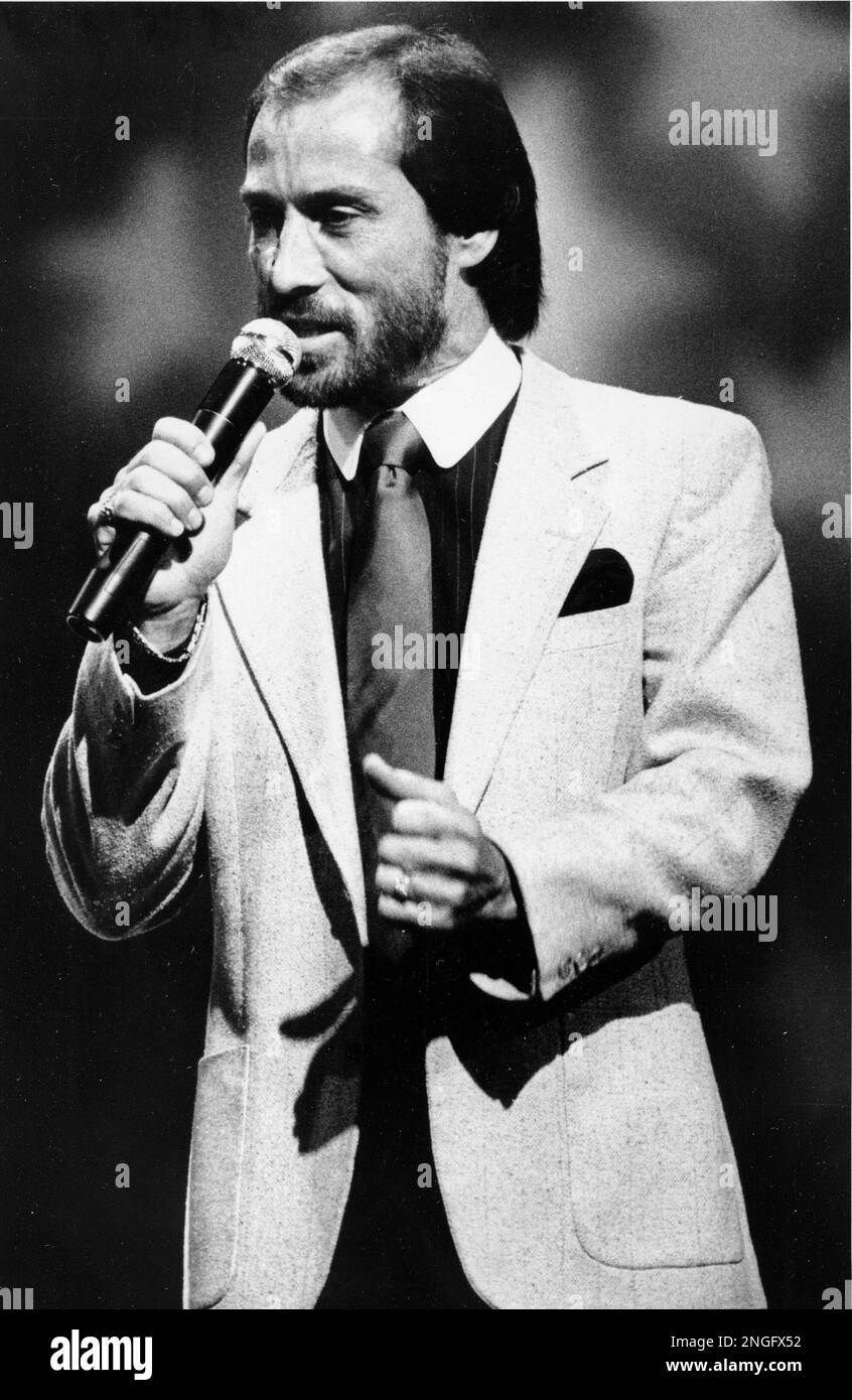 Country singer Lee Greenwood performs during the Music City News ...