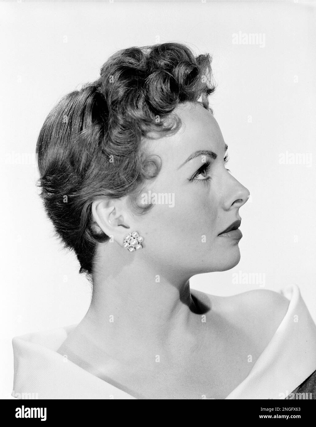 Actress Jeanne Crain is shown in her new short hair style in Hollywood ...