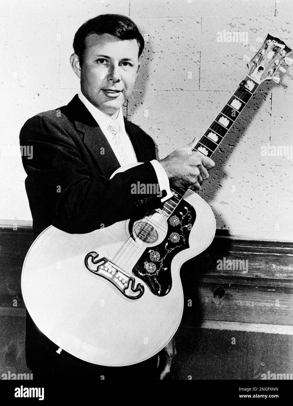 Country singer Jim Reeves poses with his Gibson J-200 guitar on the ...
