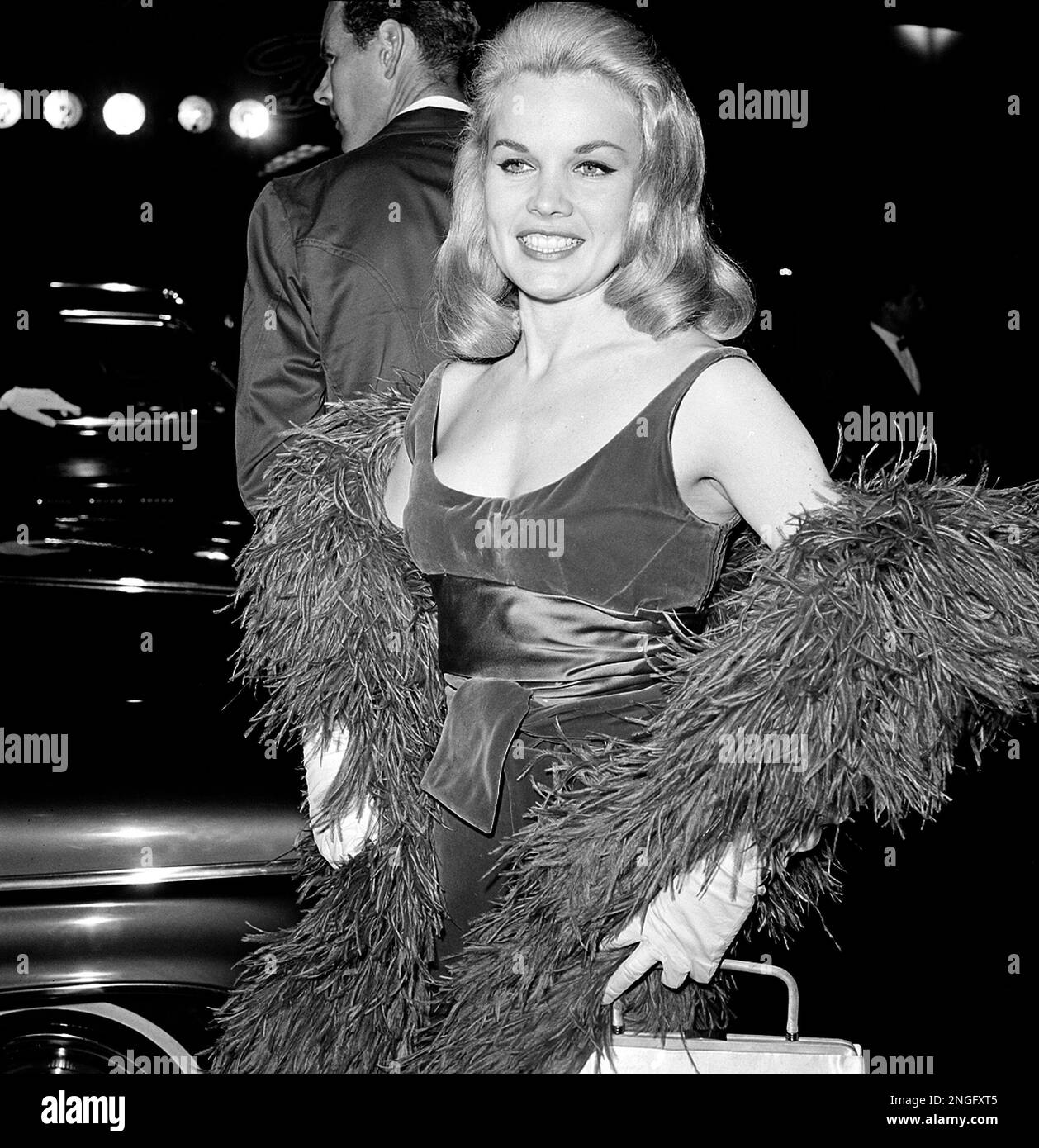 Actress Carroll Baker arrives for the premiere of "How the West Was Won ...