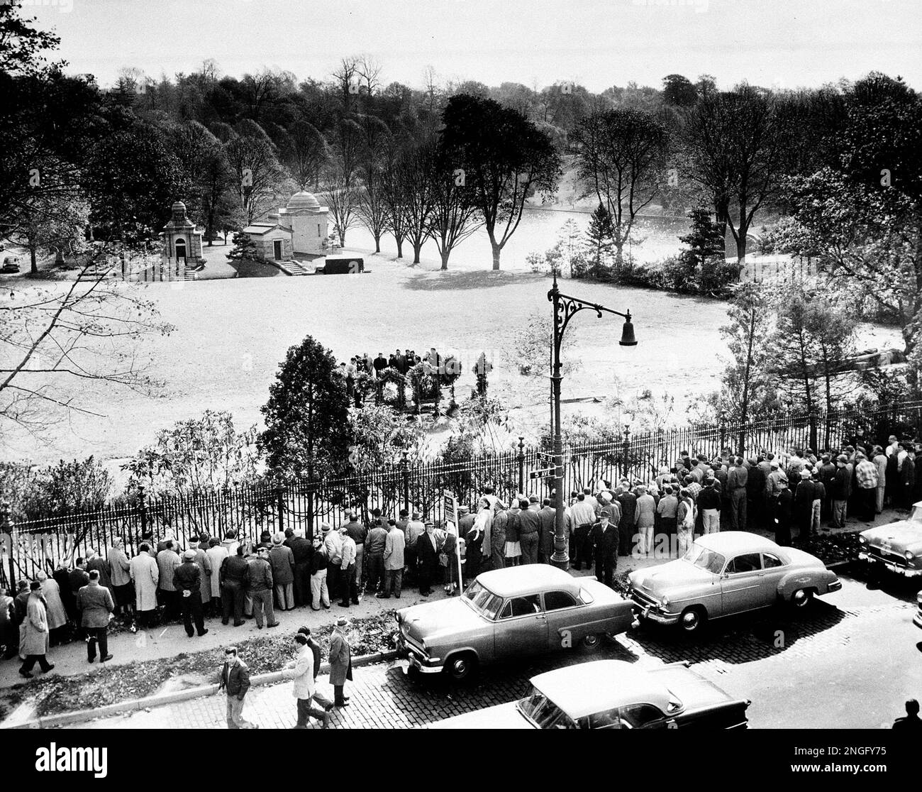 Mourners gather at the grave of mobster Albert Anastasia as people line ...