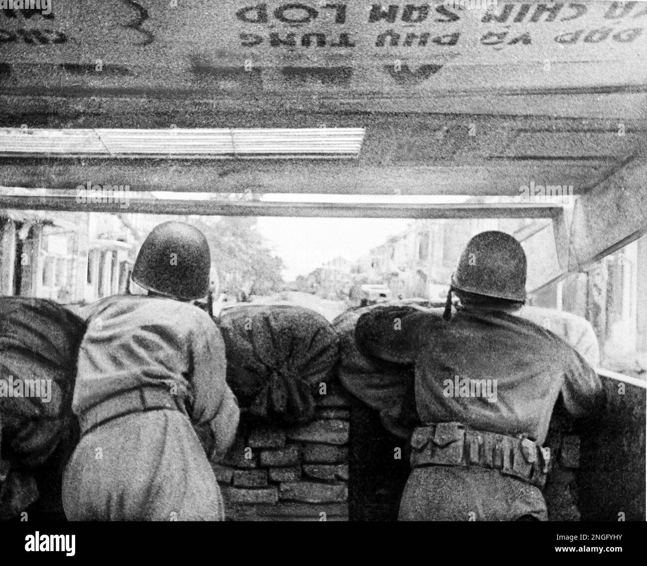 Two soldiers of the French-Indochinese Union army man their guns behind ...