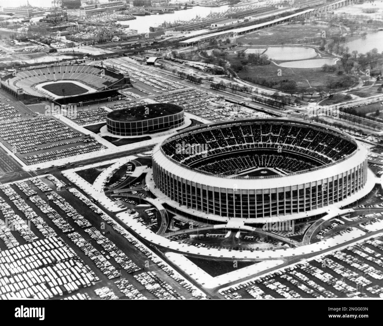 This aerial view shows Philadelphia's new Veterans Stadium during a ...
