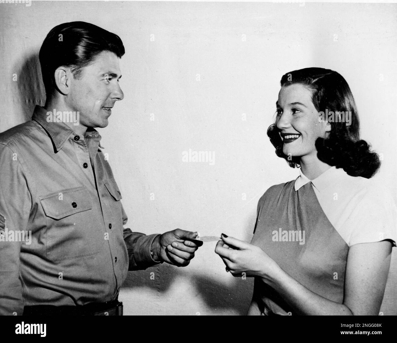 Lois Maxwell, 20-year-old Canadian-born actress, receives her Screen ...