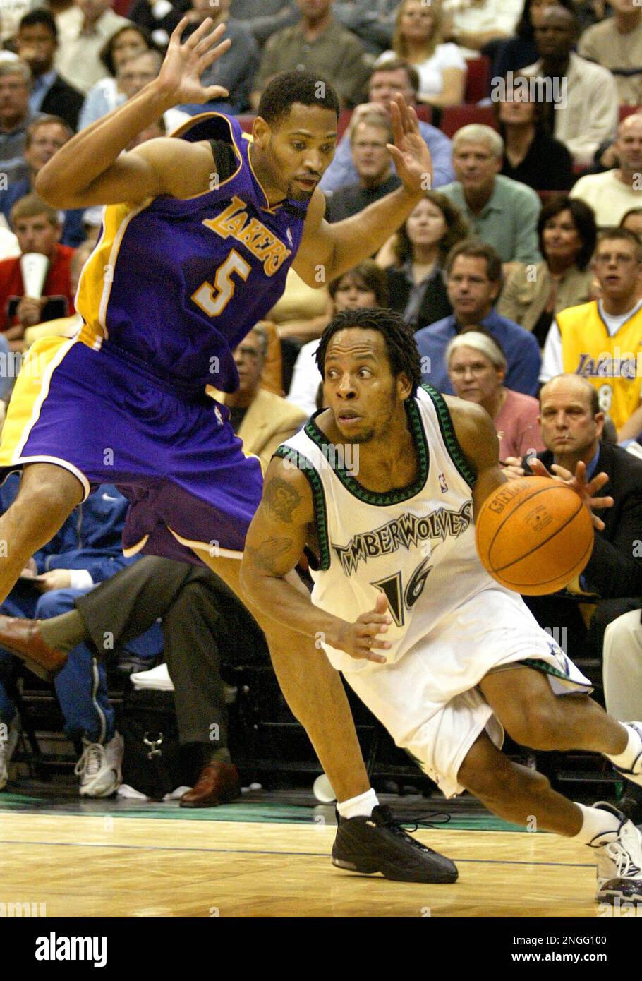 Minnesota Timberwolves guard Troy Hudson passes Los Angeles forward ...