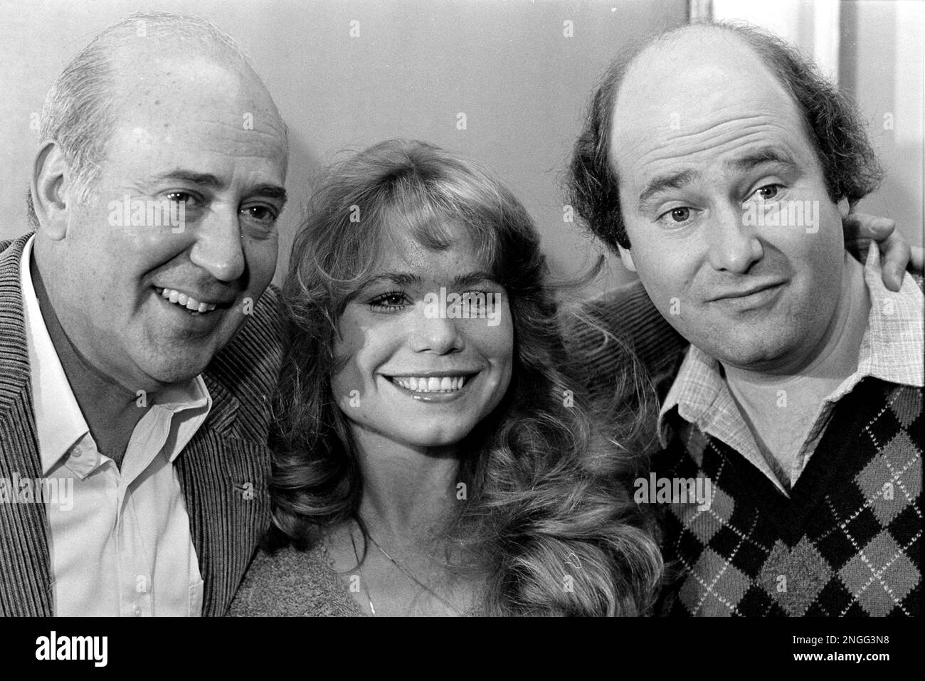 Director Carl Reiner, left, poses with cast members of the play "The ...