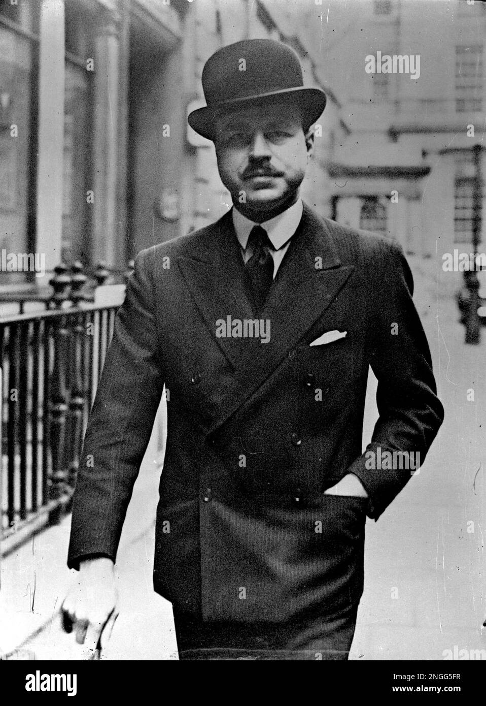 American businessman Ernest Simpson leaves his office in London ...