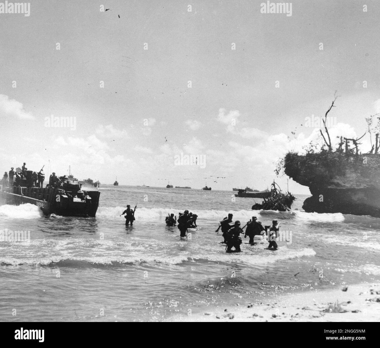 With the battleships of the U.S. fleet standing in the background ...