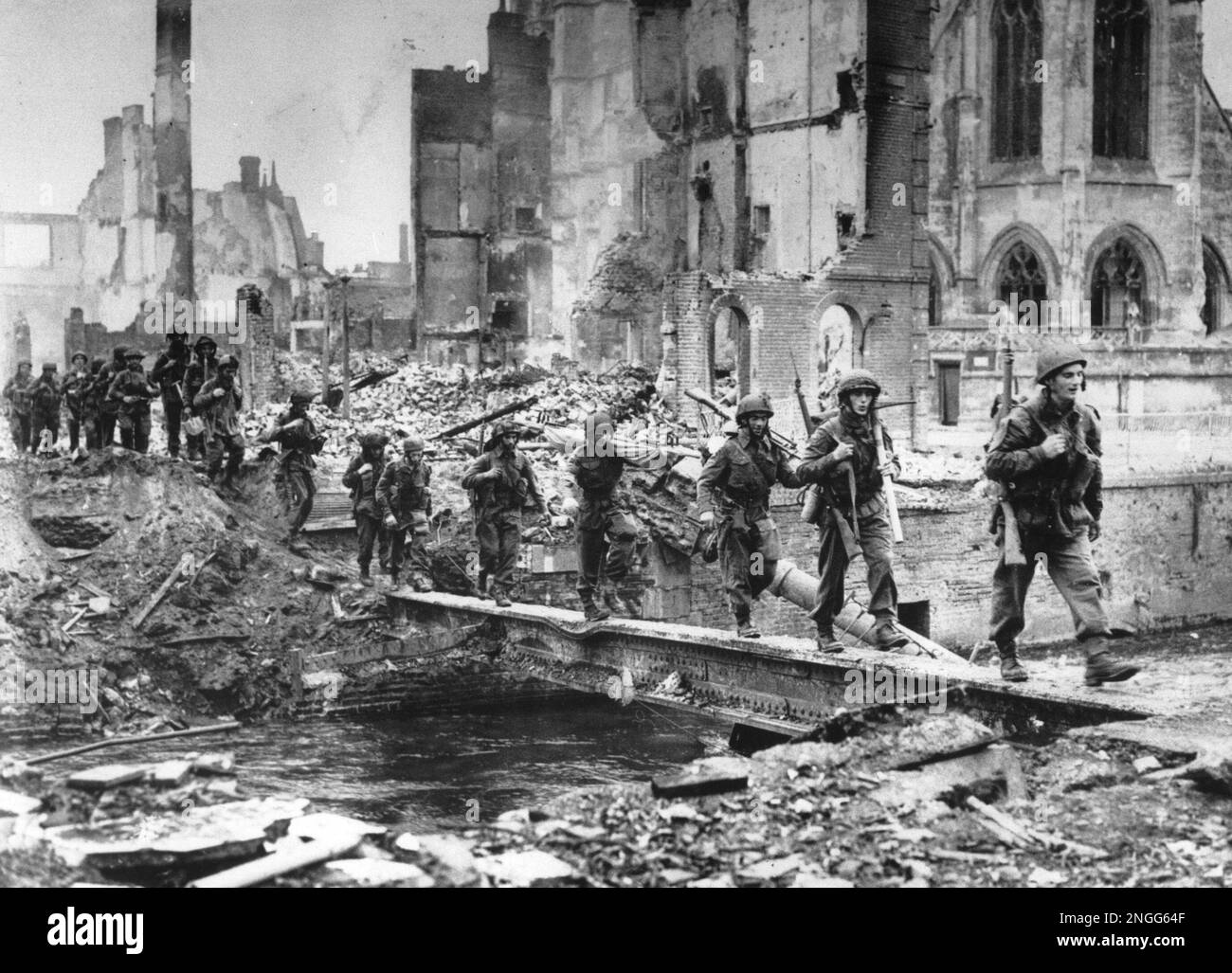 British soldiers march past the ruins of a church in the war-damaged ...