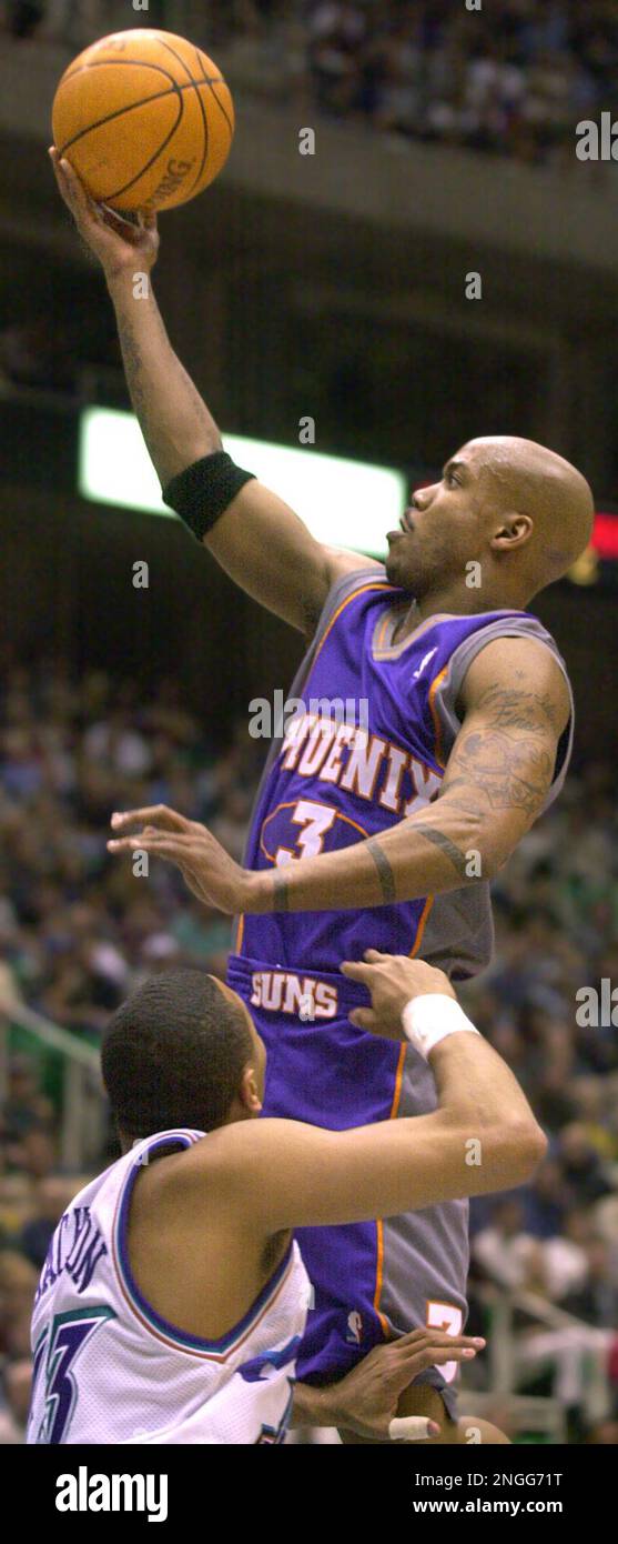 Phoenix Suns guard Stephon Marbury (3) shoots over Utah Jazz guard Mark ...