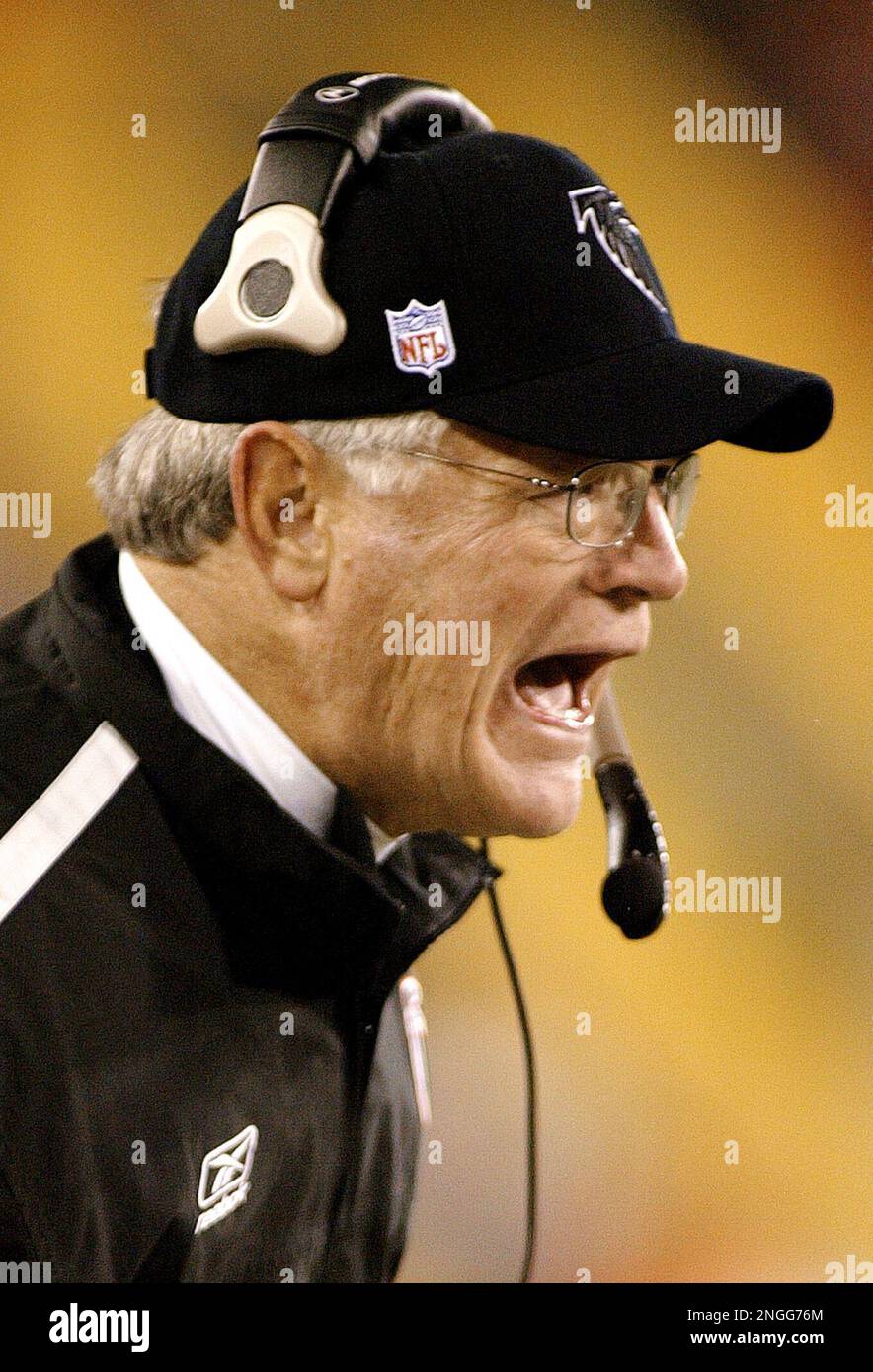 Atlanta Falcons coach Dan Reeves yells from the sidelines in the second ...
