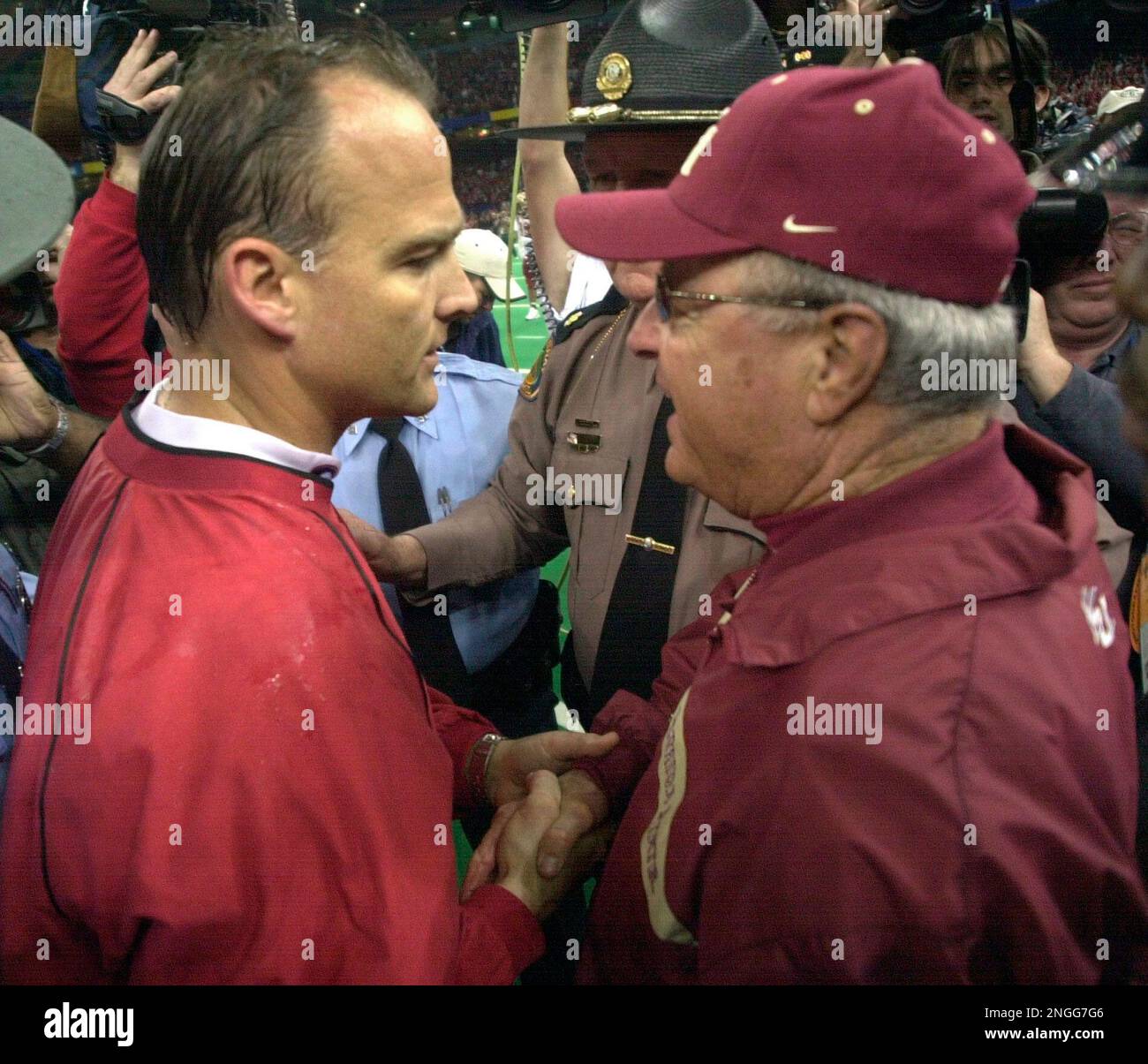 Florida State coach Bobby Bowden, right, congratulates Georgia coach ...