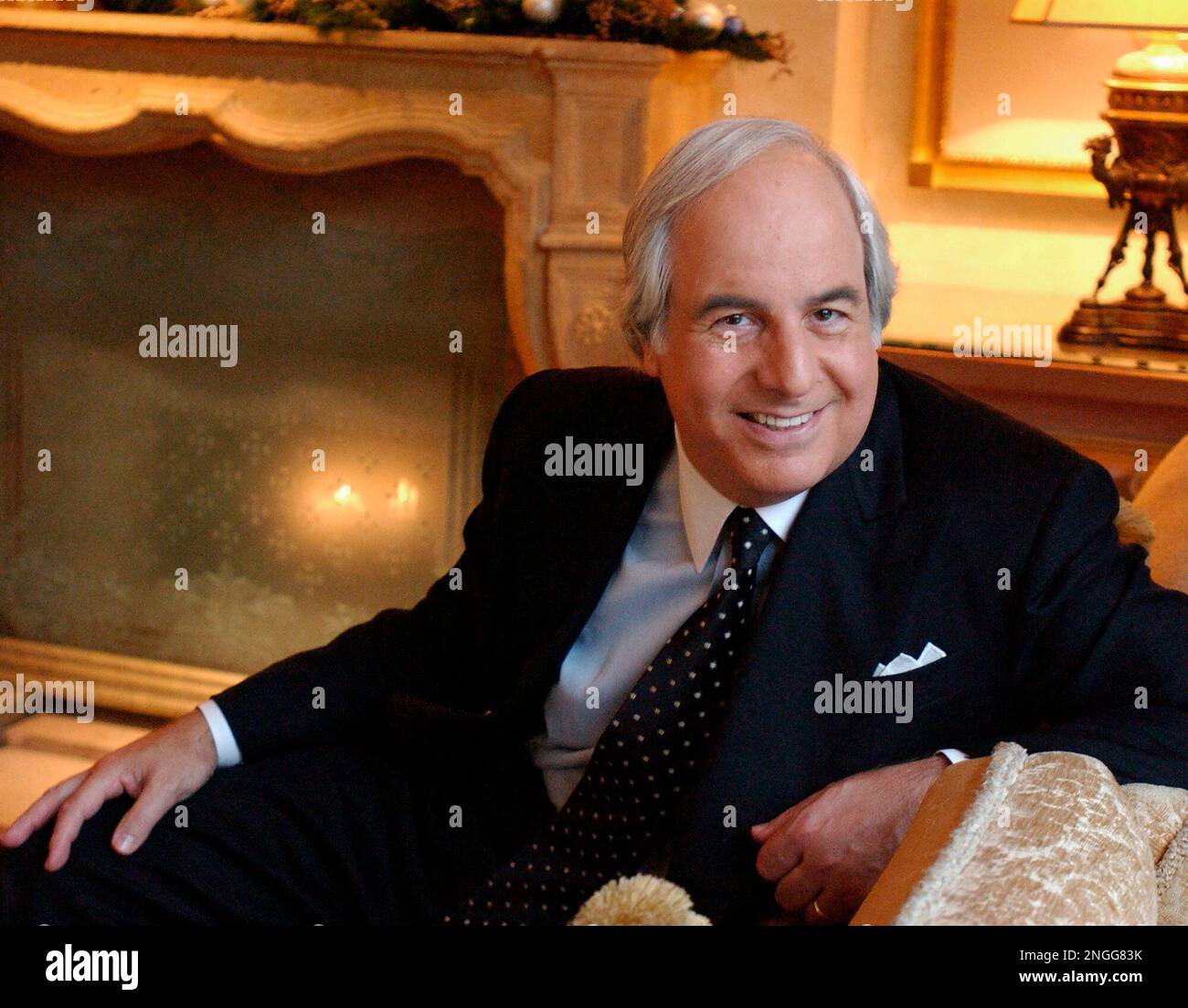 ** ADVANCE FOR WEEKEND EDITIONS DEC. 26-29 **Frank Abagnale, Jr. poses ...